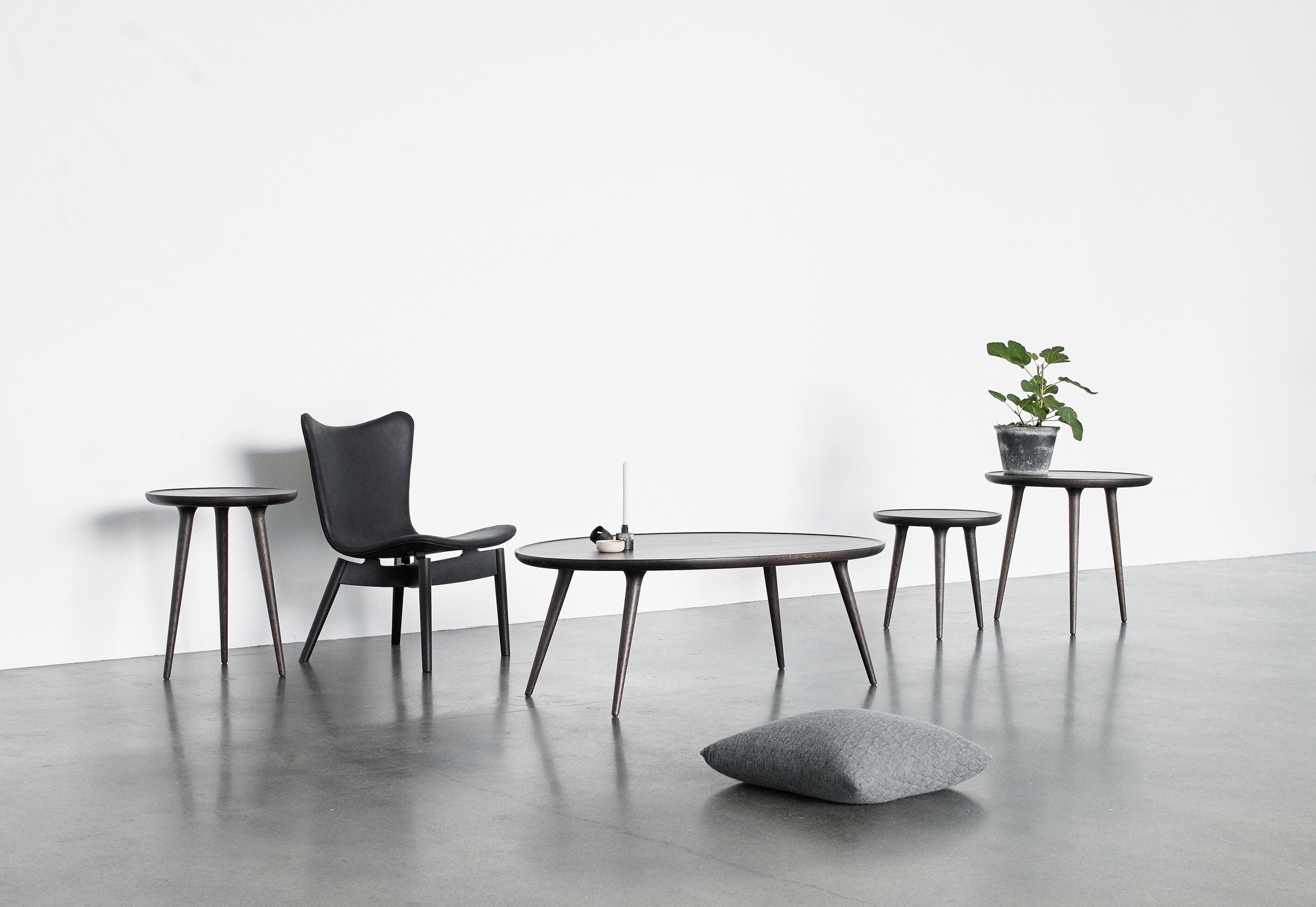 Mater accent table store